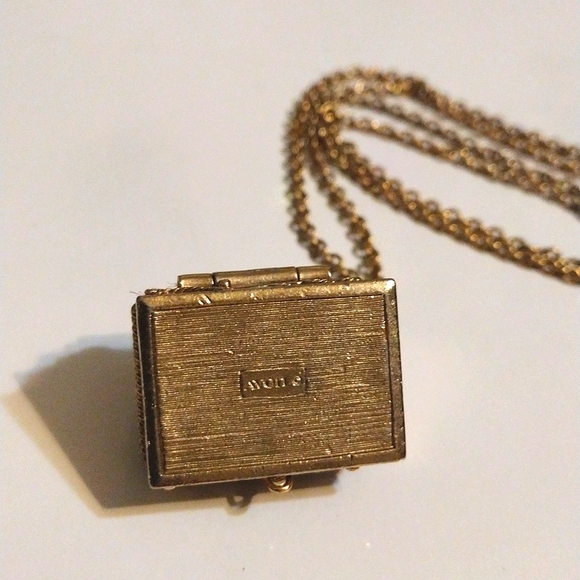 Avon | Jewelry | Avon Vintage 974 Queens Ransom Jeweled Treasure Chest ...